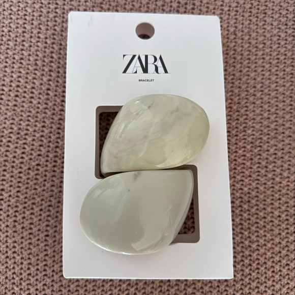 Zara | Jewelry | Zara New Woman Resin Maxi Bangle Braclet Golden | Poshmark